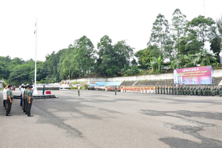 Rektor Unhan RI Sematkan Bintang Praditya Untuk Kadet Mahasiswa S1 ...