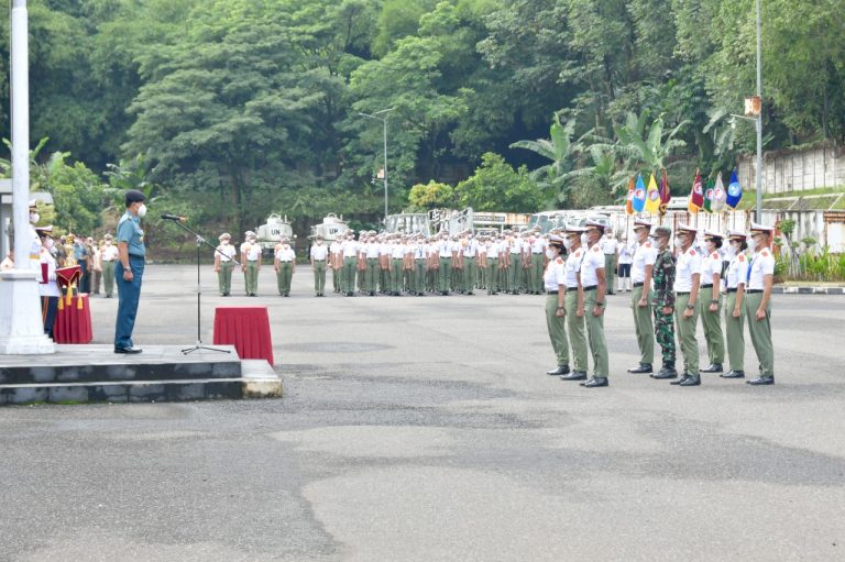 Rektor Unhan RI Sematkan Bintang Praditya Untuk Kadet Mahasiswa S1 ...