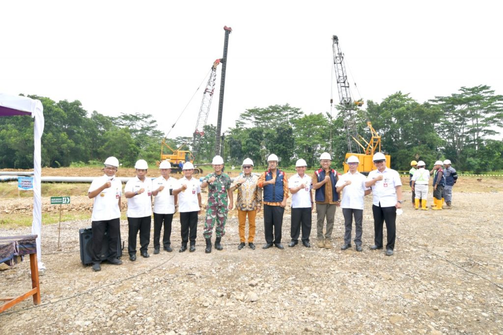 Rektor Unhan RI Menyaksikan Pemancangan Tiang Pertama, Pembangunan ...
