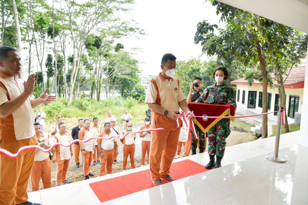 Rektor Beserta Organik dan Dosen Unhan RI Melaksanakan Olahraga Bersama