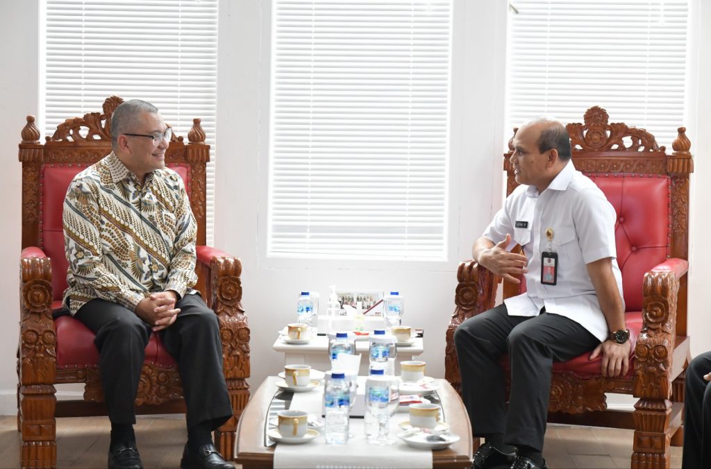 Rektor Unhan RI Terima Courtesy Call Delegasi Dubes Republik Indonesia ... Rektor Unhan RI Terima Courtesy Call Delegasi Dubes Republik Indonesia ...