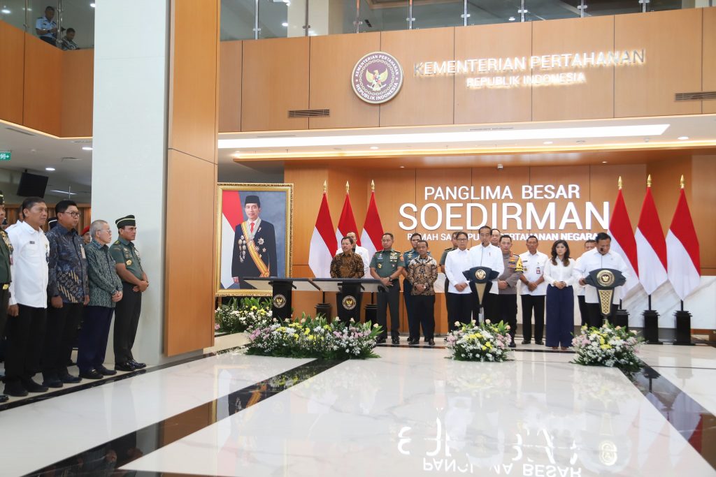 Rektor Didampingi Pejabat Eselon I Unhan RI Menghadiri Peresmian Rumah ...