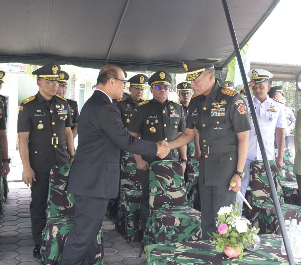 Rektor Unhan RI Hadiri Upacara Penutupan dan Pelantikan Prajurit ...